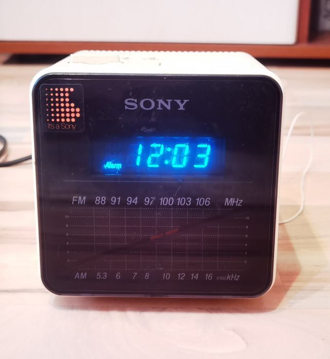 Radio cu ceas Sony Digicube ICF-C10W retro vintage de colecție anii 80 ...