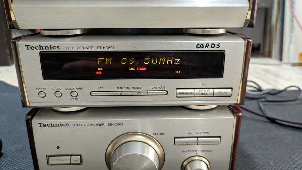 Linie Technics cu vumetre SE-CA1060 linie Technics HD501 cu test video ...