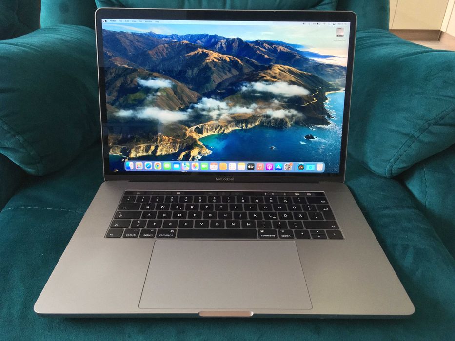 Macbook pro 15" 2016/2017 touch bar/touch id, quad core i7, ram 16 gb Arad • OLX.ro