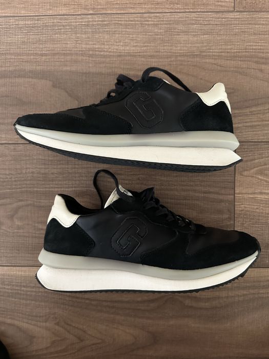 Adidasi Guess marimea 43 Runcu • OLX.ro