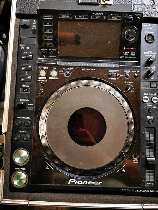 Vand PIONEER CDJ 2000 NEXUS - 2 buc plus mixer DJM 800 - case cadou, Bucuresti Sectorul 1 • OLX.ro