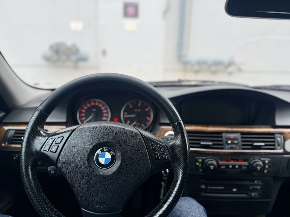 Bmw E90 320d 2006 Bragadiru • OLX.ro