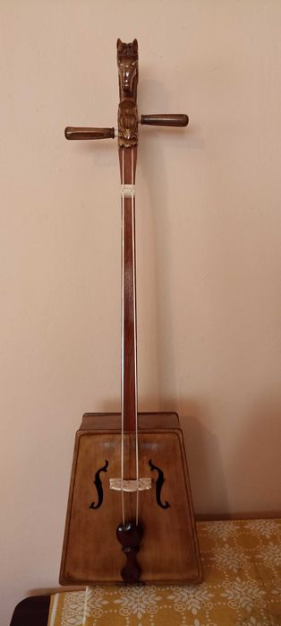 Instrument traditional mongol,Morin Khuur Baia Sprie • OLX.ro