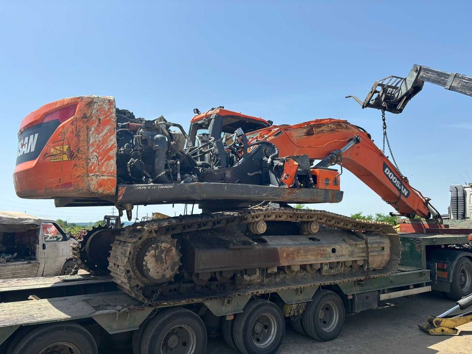 Dezmembrez excavator pe senile Doosan DX380 LC-5 an 2019 Seini • OLX.ro