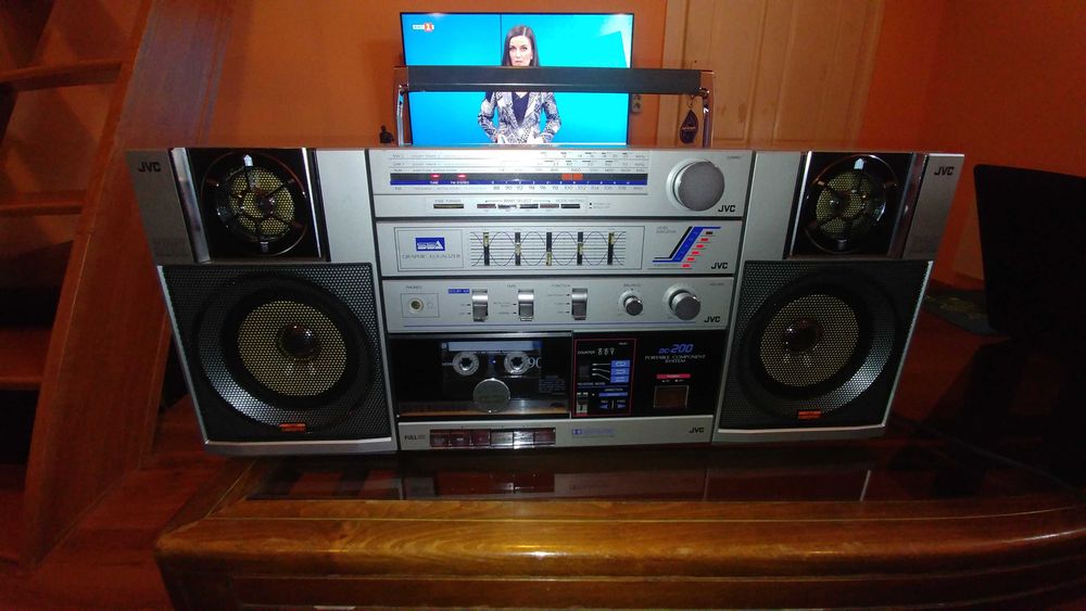 Радиокасетофон JVC PC-200 W гр. София Център • OLX.bg