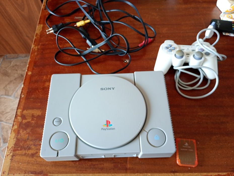Playstation 1 + 1 джойстик + memory карта гр. Плевен Дружба 1 • OLX.bg