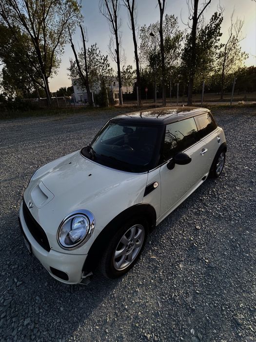 Mini Cooper Diesel 1.6 /110 cp - Pachet JCW - Bej &Negru Constanta • OLX.ro