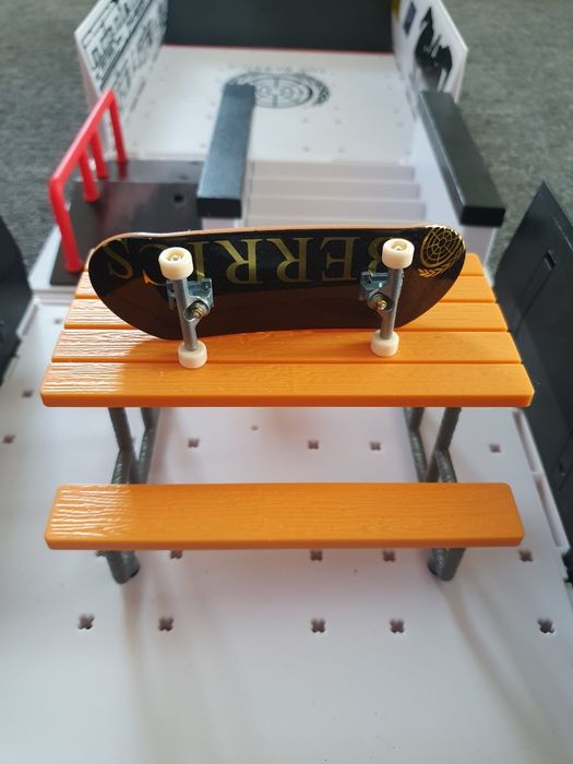 Фингърборд скейт парк TECH DECK - The Berrics Transforming Park гр ...