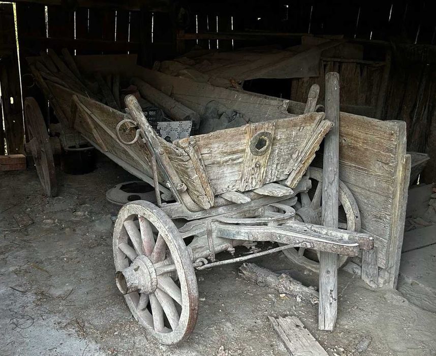 Caruta cu roti din lemn legate in fier Bacau • OLX.ro