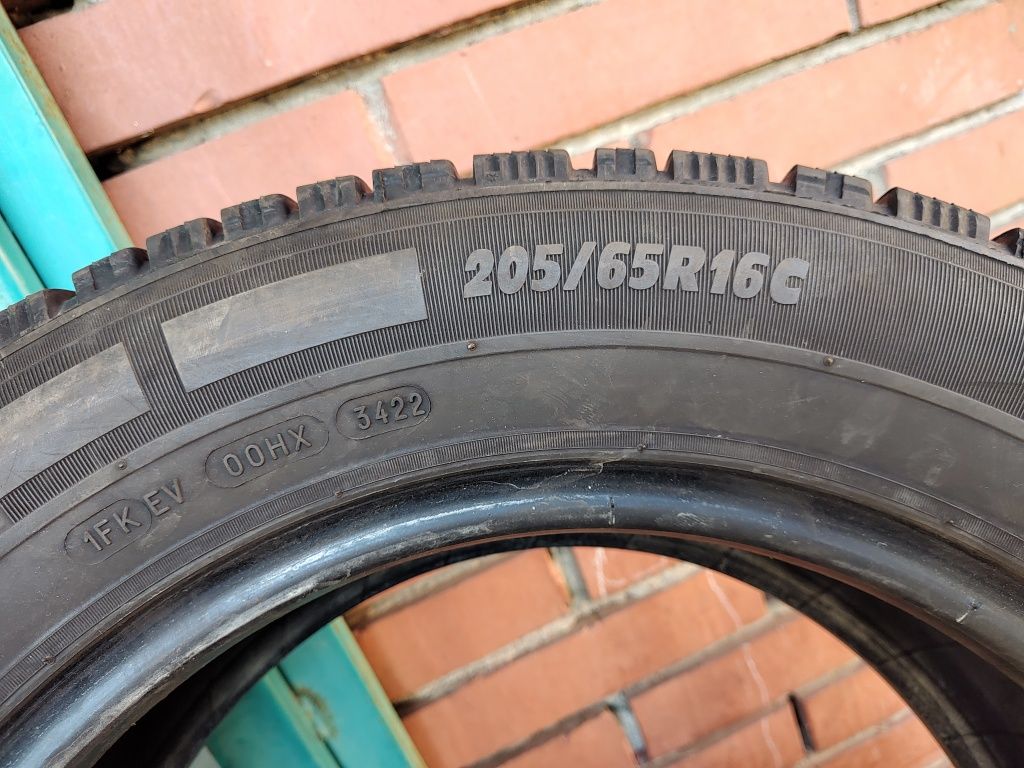 Продавам 2 зимни гуми 205/65/16 С бус Michelin гр. София Дружба 1 • OLX.bg