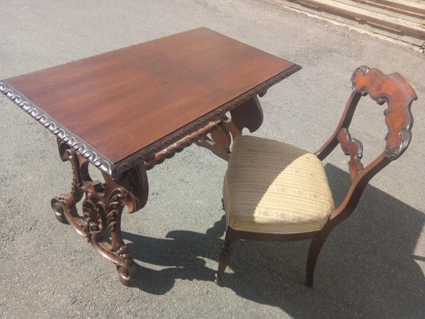 Birou si scaun antic stil din lemn masiv cu o bogata sculptura piese c ...