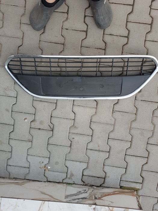 Grila bara fata ford focus mk2 facelift (capota aripa trager armătura) Jilava • OLX.ro