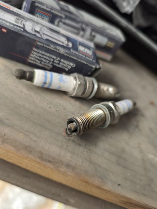 Свещи BOSCH за Мерцедес S 550 388 кс с. Волуяк • OLX.bg