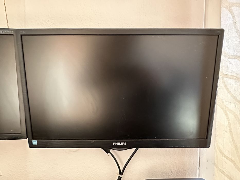 Vand/Schimb Calculator+monitoare Curtea de Arges • OLX.ro