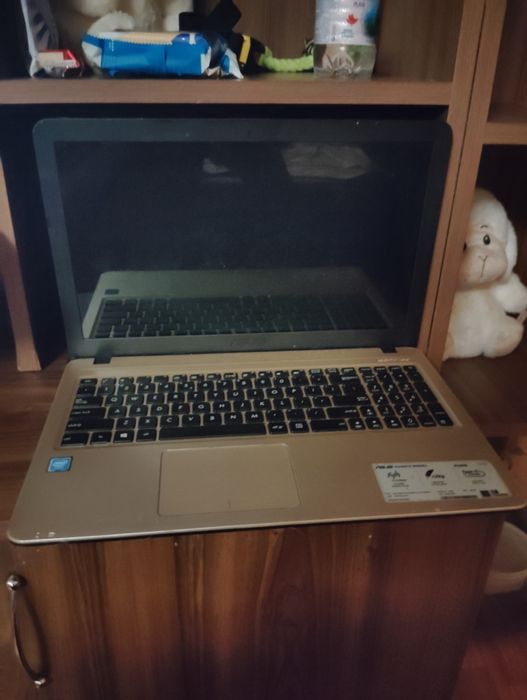 Vând laptop pentru piese este defect Timisoara • OLX.ro