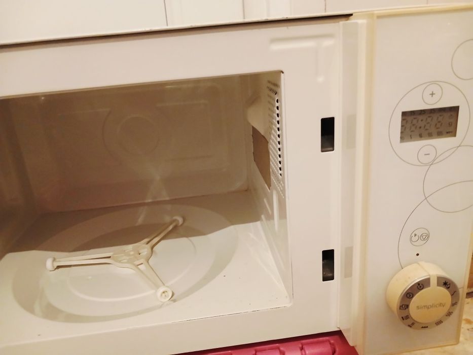 Cuptor cu microunde 100lei Pitesti • OLX.ro