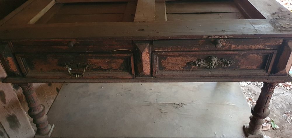 Vând birou foarte vechi lemn natural Mihai Bravu • OLX.ro