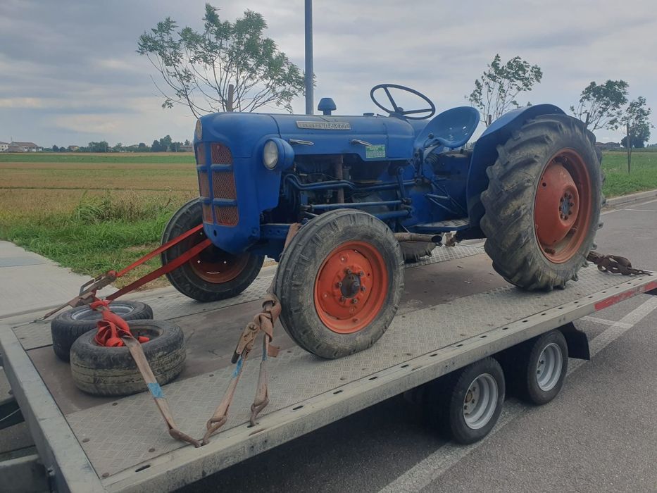 Fordson Dexta 2.4 Perkins Cut • OLX.ro