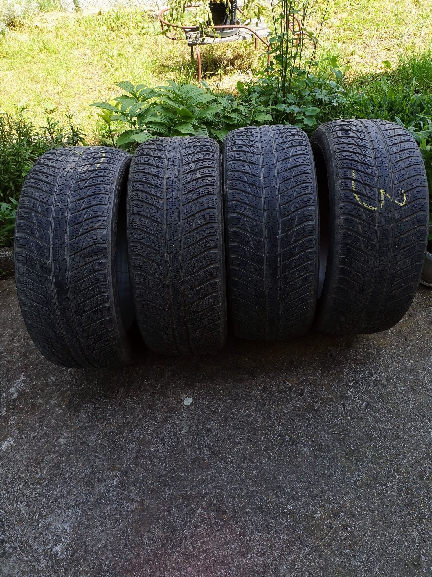 Зимни гуми Нокиан 255 50 19 гр. Банкя • OLX.bg