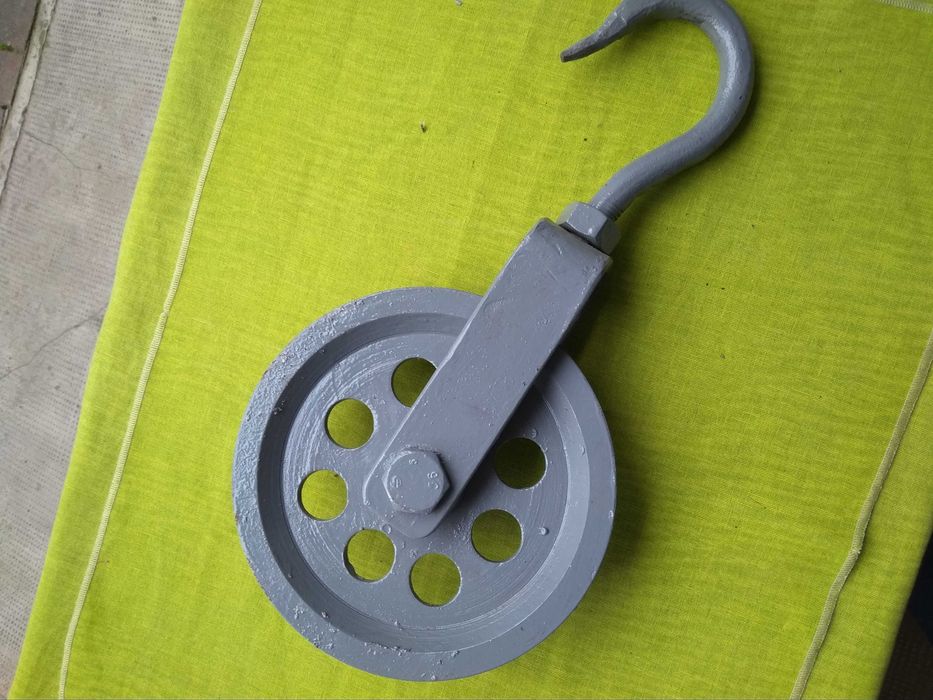 Scripete manual cu carlig de agatare si roata Caransebes • OLX.ro