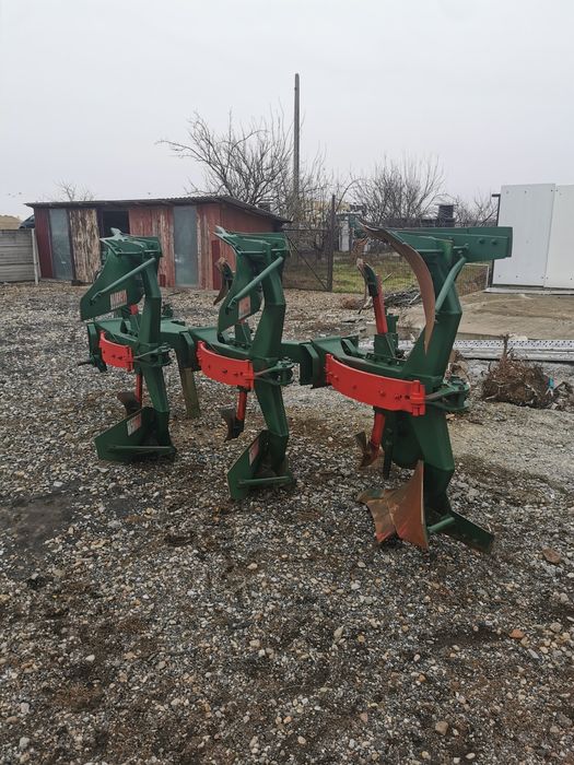 Vand plug reversibil 3 trupite brazde Duro recent adus Oradea • OLX.ro