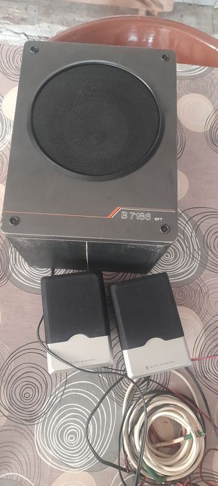 O boxa mare și 2 boxe mici Simeria • OLX.ro