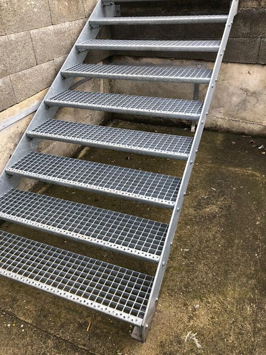 Gratare metalice zincate,trepte,scari,rigole,platforme spalatorie ...