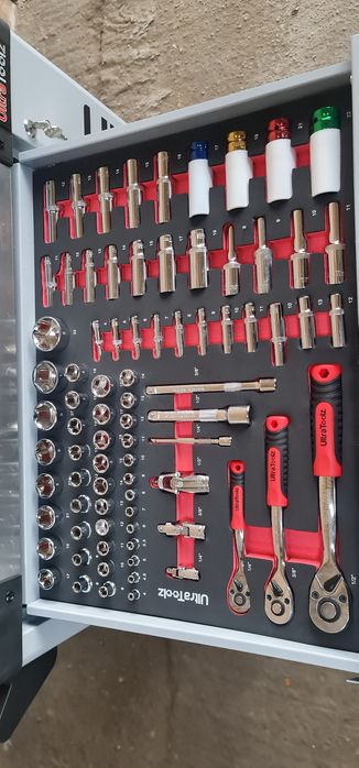 Dulap cu scule profesionale XXL cu 8 sertare pline cu scule adus din ...