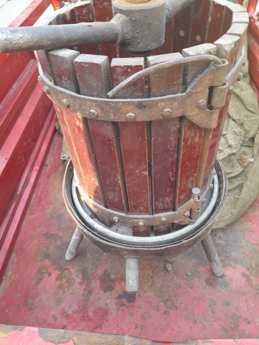Presa de struguri in stare perfecta Adjudeni • OLX.ro