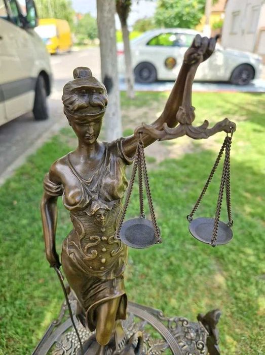 Statueta din bronz Arad • OLX.ro