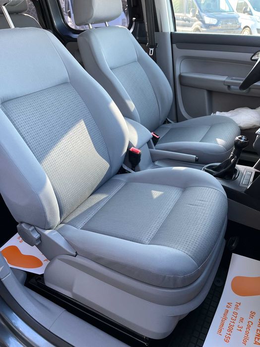 VW Caddy LIFE Deosebit Facelift 2010 1.9 TDI 2 Usi culisante 5 Locuri Arad • OLX.ro