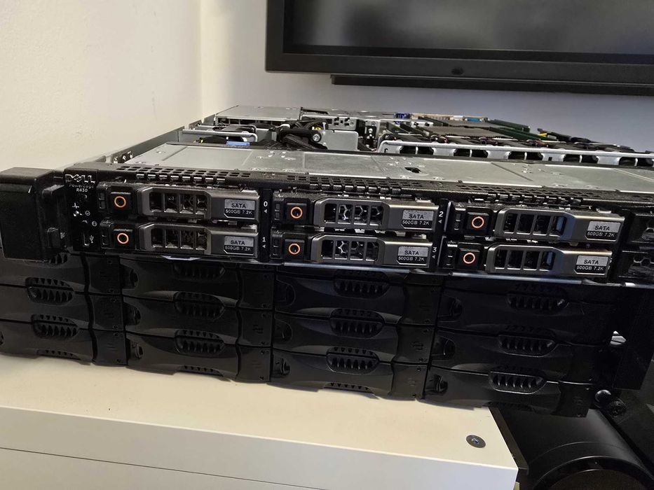 Server DELL R430 Xeon 64 GB 3TB + Cadou Cage 16x500 GB Equallogic ...