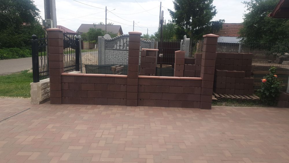 Boltari gard vibropresati teșiti (revigo) Boboc • OLX.ro