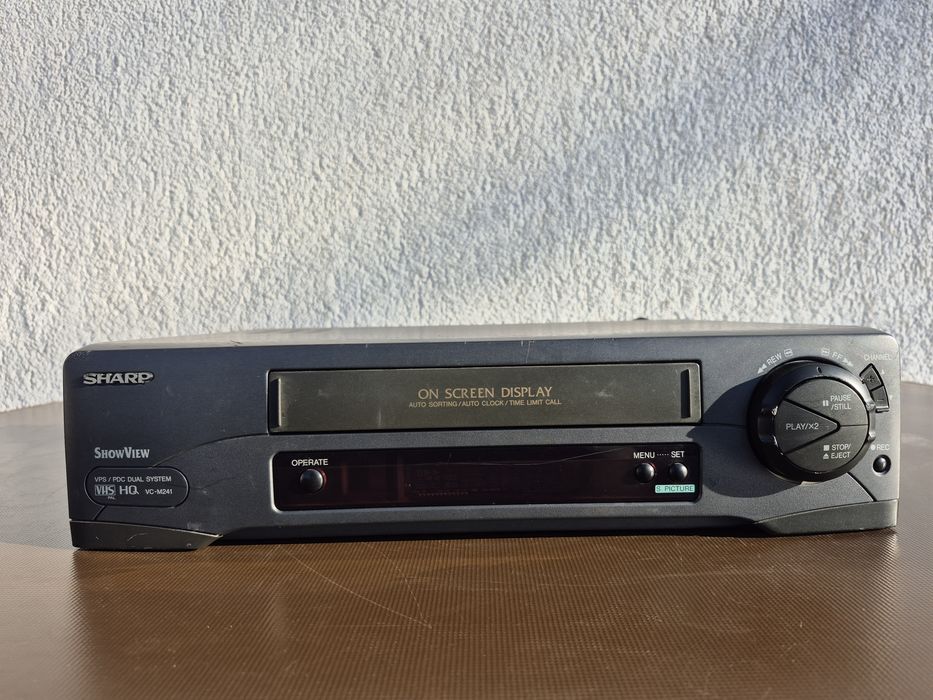 Vând video casette recorder marca Sharp model VC-M241GM, made in UK ...