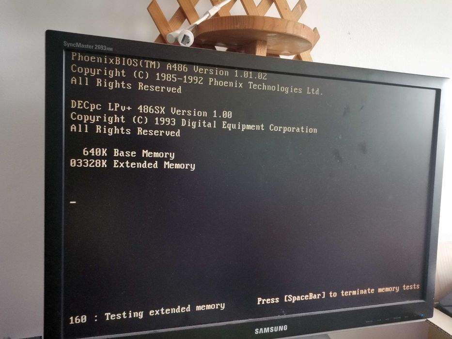 Unitate pc 486 SX la 25Mhz , 4 Mb EDO RAM, HDD 170 Mb, flopy, retro ...