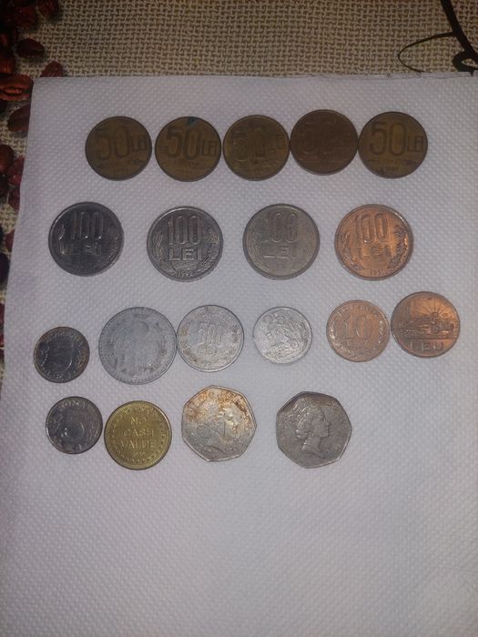 Vind monezi vechi tot ce se vede în poze sunt din oltenița jud calaraș ...
