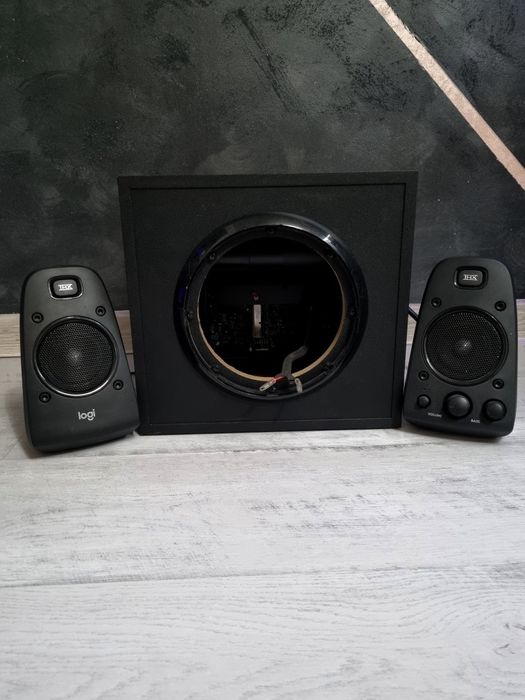 Logitech Z623 2.1-fara difuzor bass,amplificator/sateliti functionali ...