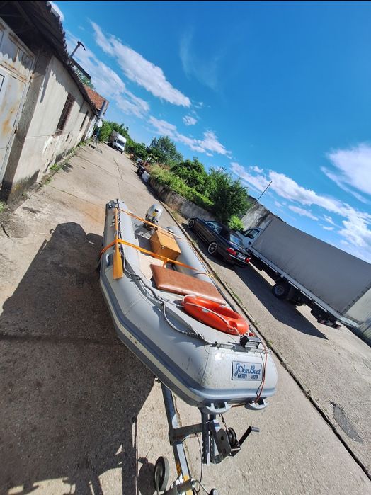 Vând barca cu motor și peridoc Alba Iulia • OLX.ro