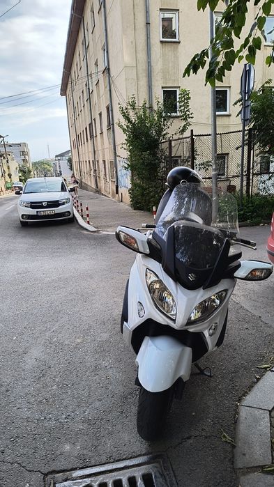 Scuter suzuki burgman 650 Vorovesti • OLX.ro