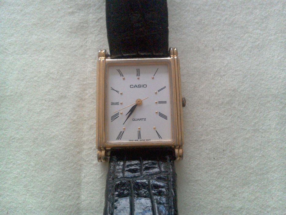 Ceas Casio, quartz, 34 x 24 mm, placat aur, geam safir Bucuresti ...