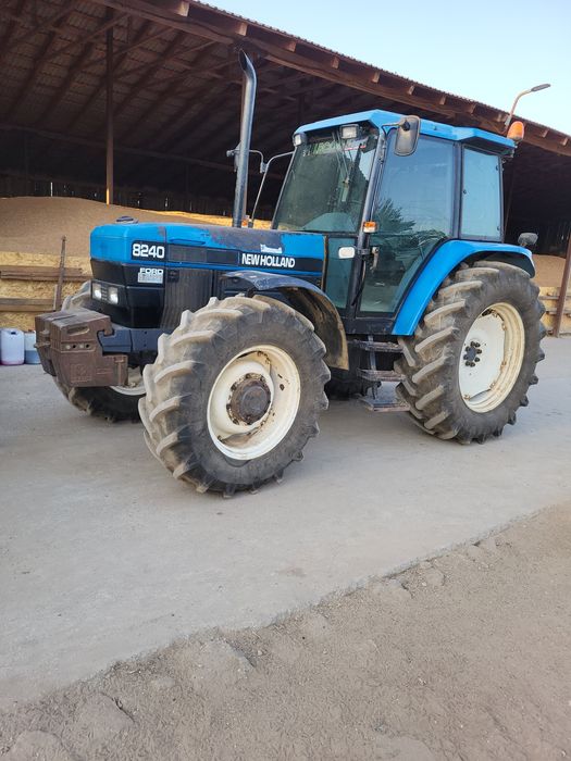 Tractor New Holland 8240 Lipovu de Sus • OLX.ro