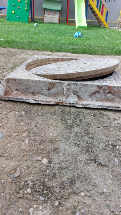 Capac/gura din fonta pentru canalizare Argeselu • OLX.ro