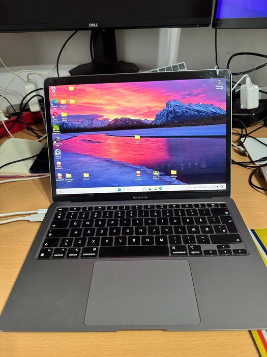 Apple Macbook Air M1 /Space Gray / 25 cicluri /Windows / Office Targu ...