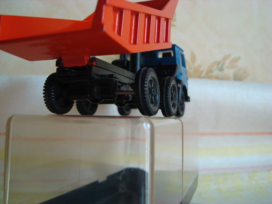 Модель А/М КАМАЗ 5511 металл СССР 1980 е годы (м-б 1:43) Есть обмен.: 270 000 сум ...