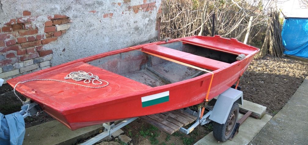 Лодка за риболов гр. Тутракан • OLX.bg