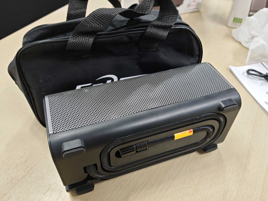 Compresor auto portabil cu acumulator cu 2 cilindri de umflat roti Cluj ...