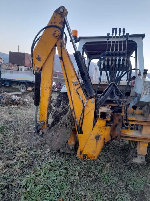 Brat EXCAVATOR dupa tractor cu pompa proprie Crivesti • OLX.ro