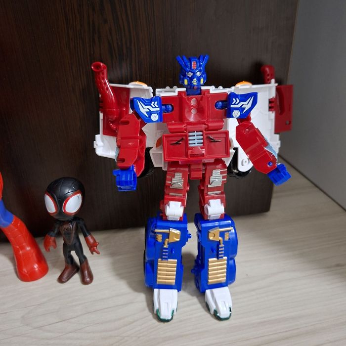 Играчки/ фигури на екшън герои Batman, Spidey, Transformer гр. Плевен ...