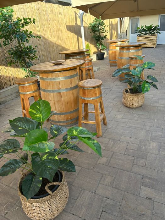 Mese si scaune tip butoi din lemn pt terasa restaurant gradina ...