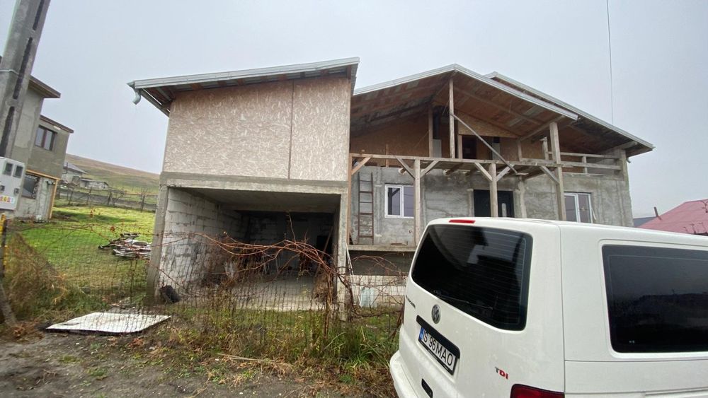 Vand casa spatioasa cu garaj, demisol si mansarda Iasi • OLX.ro